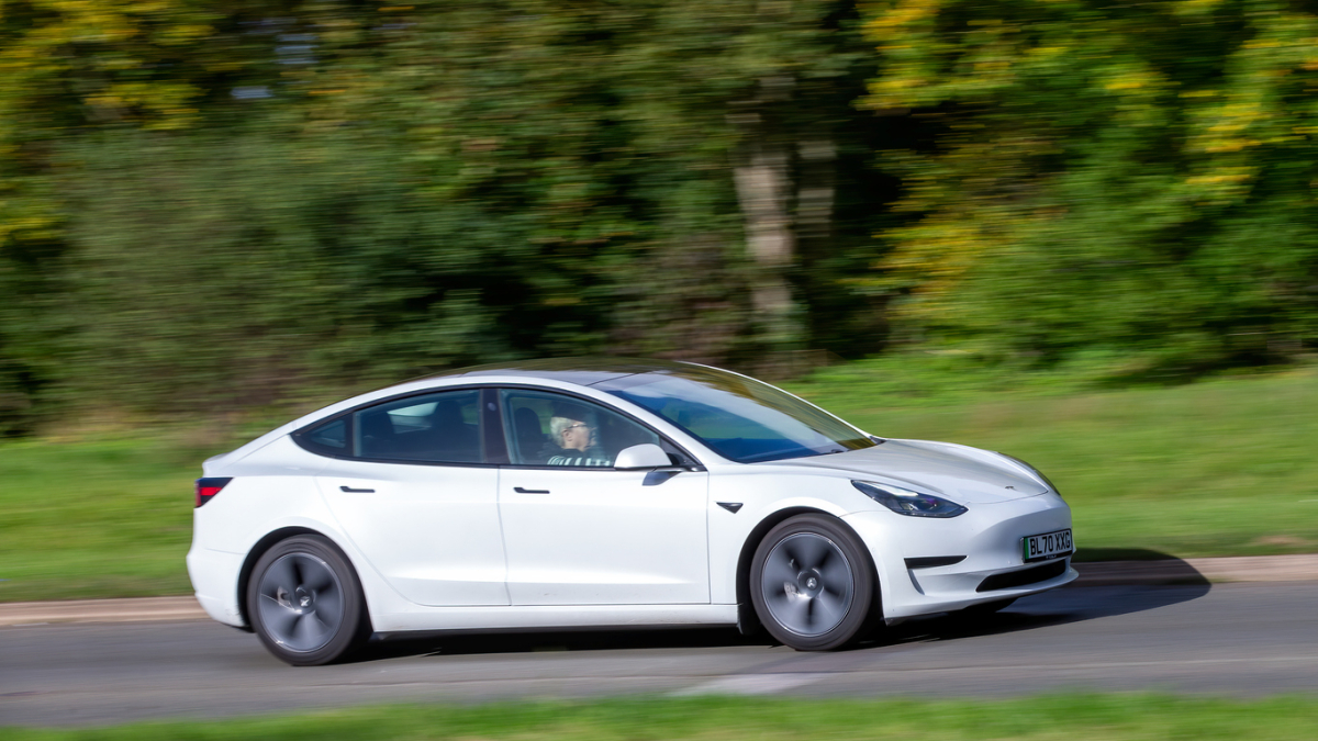 Tesla shifts Full Self-Driving to monthly payments in America, while UK ...
