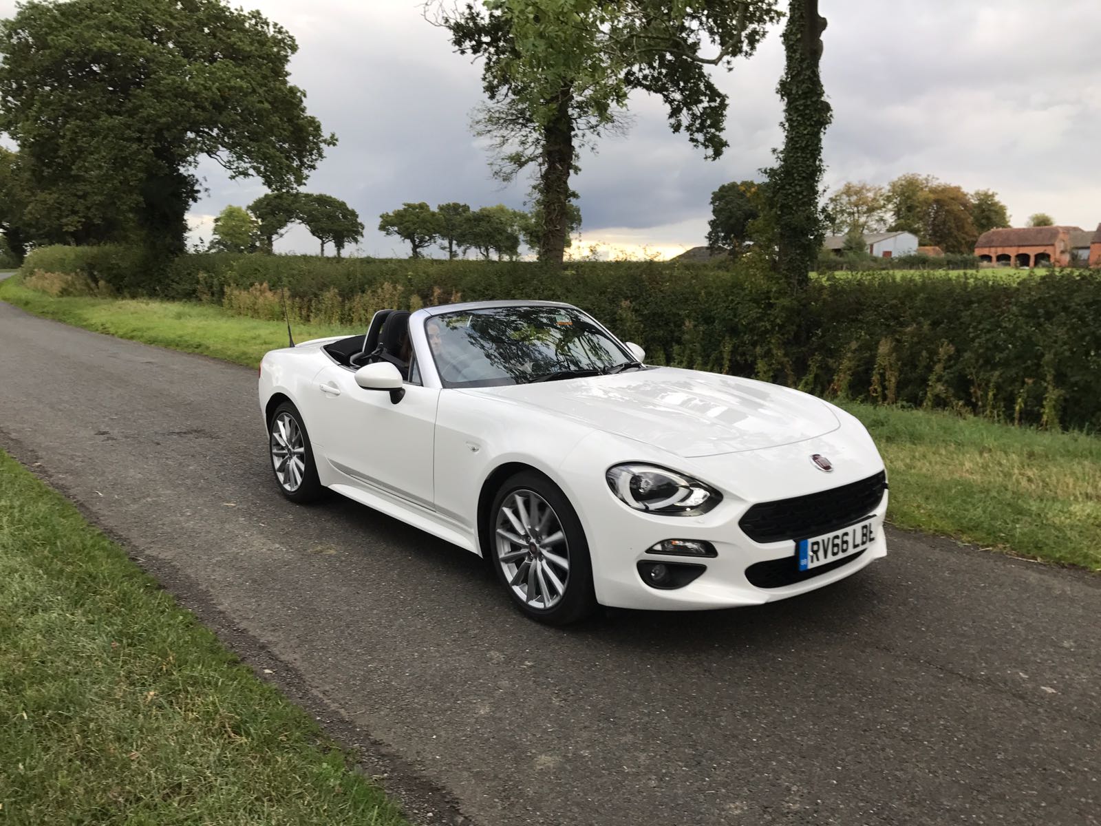 5 Reasons Why You Should Choose A Convertible | Regit